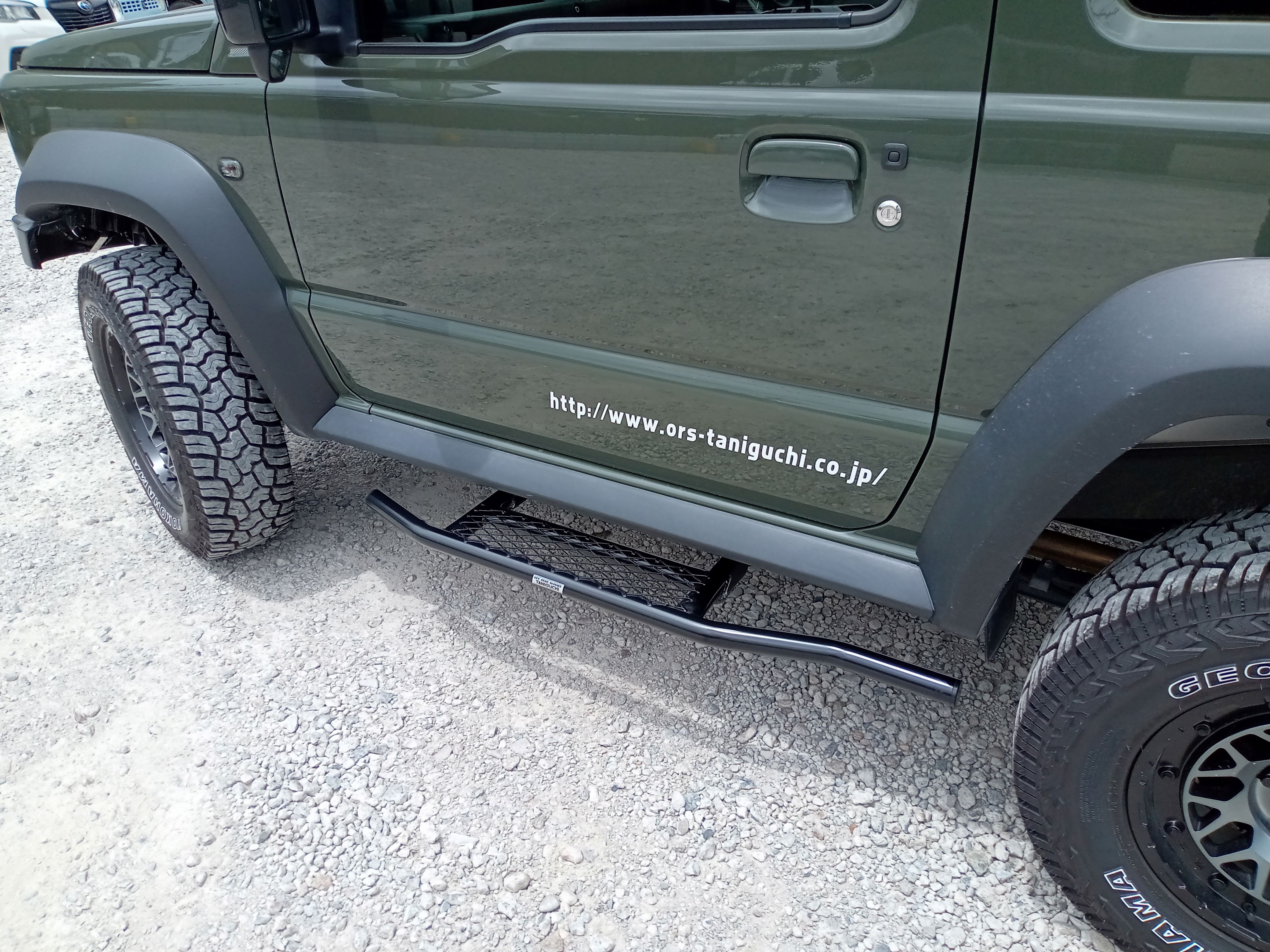 JB74シエラ用サイドステップ バータイプ発売！ | ジムニーのカスタムパーツ専門店 | オフロードサービスタニグチ